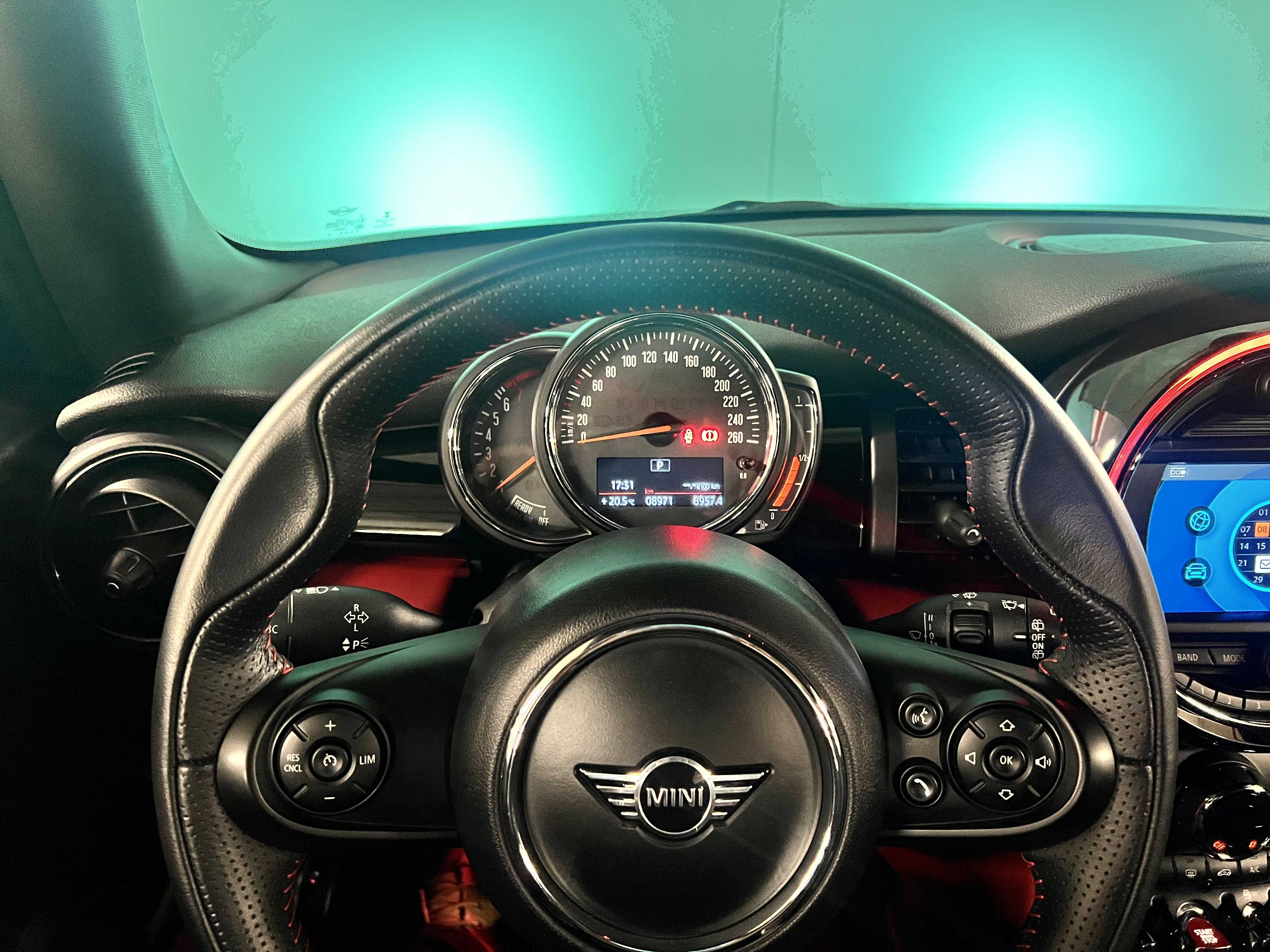 Autu - Mini Hatch 2020